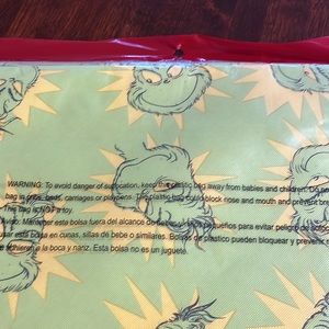 Dr. Seuss/The Grinch | Dining | Nwt The Grinch Tablecloth | Poshmark